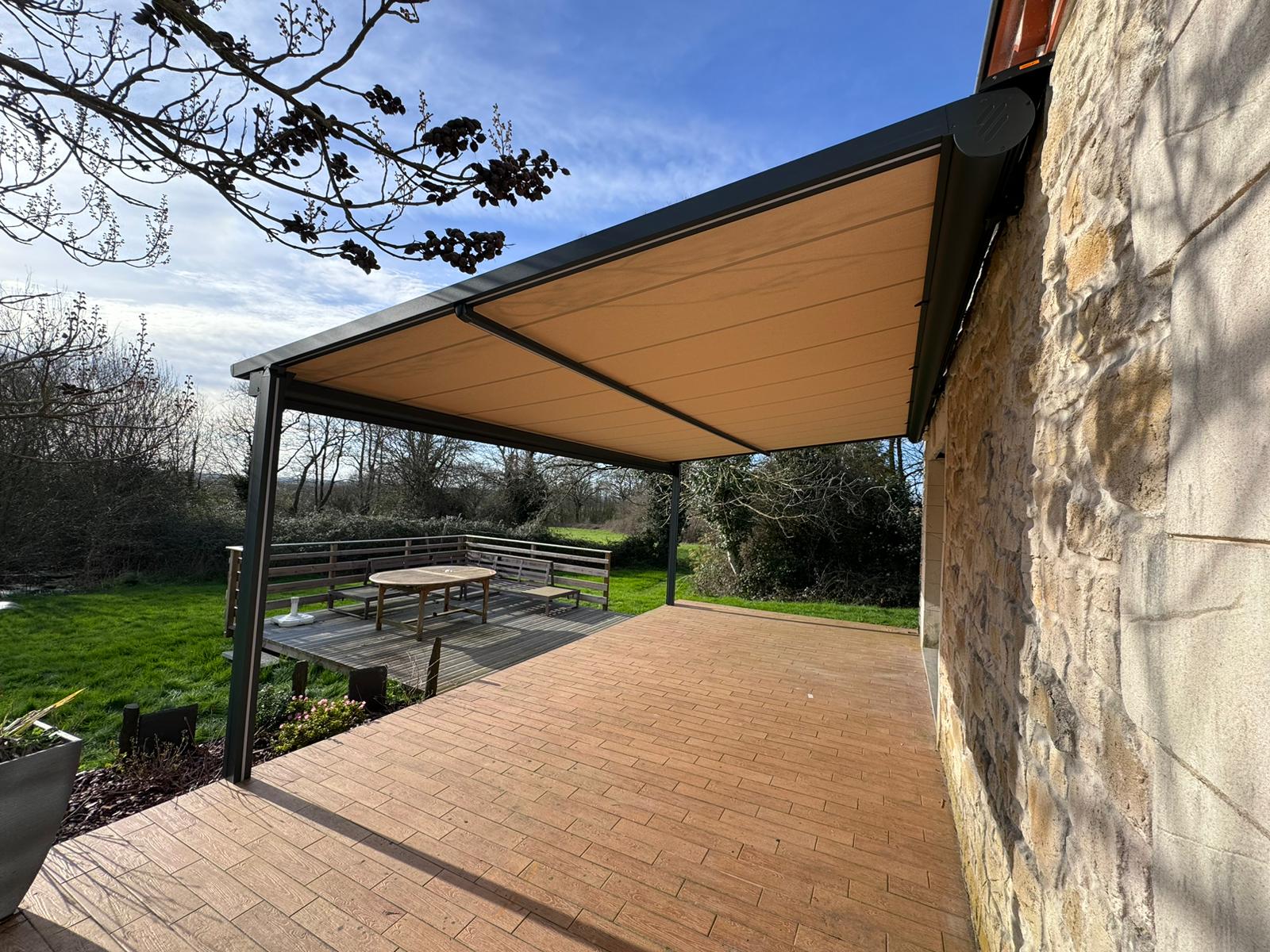 Nouvelle installation Pergola B128 à Carquefou | Tiss Décor